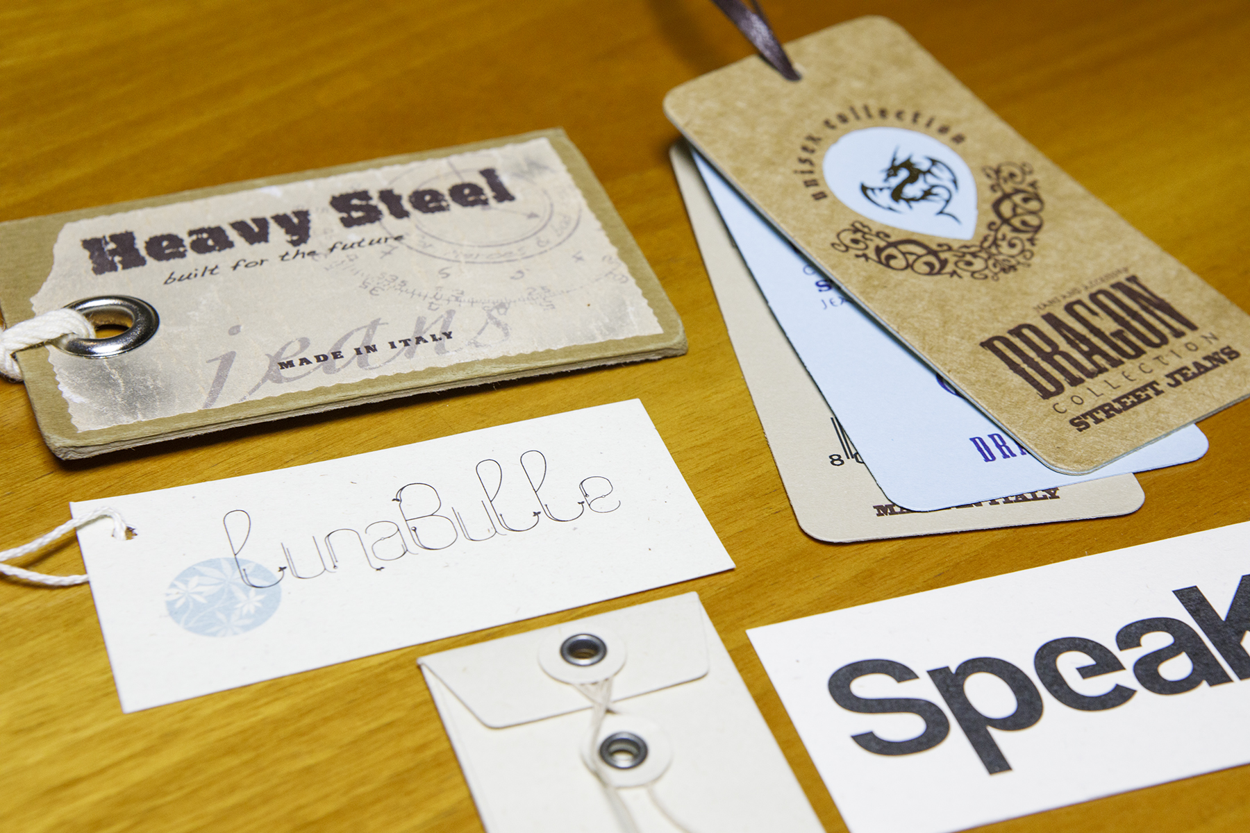 Impression étiquettes Carton et Hang Tag Personnalisé - Griffes Vivienne